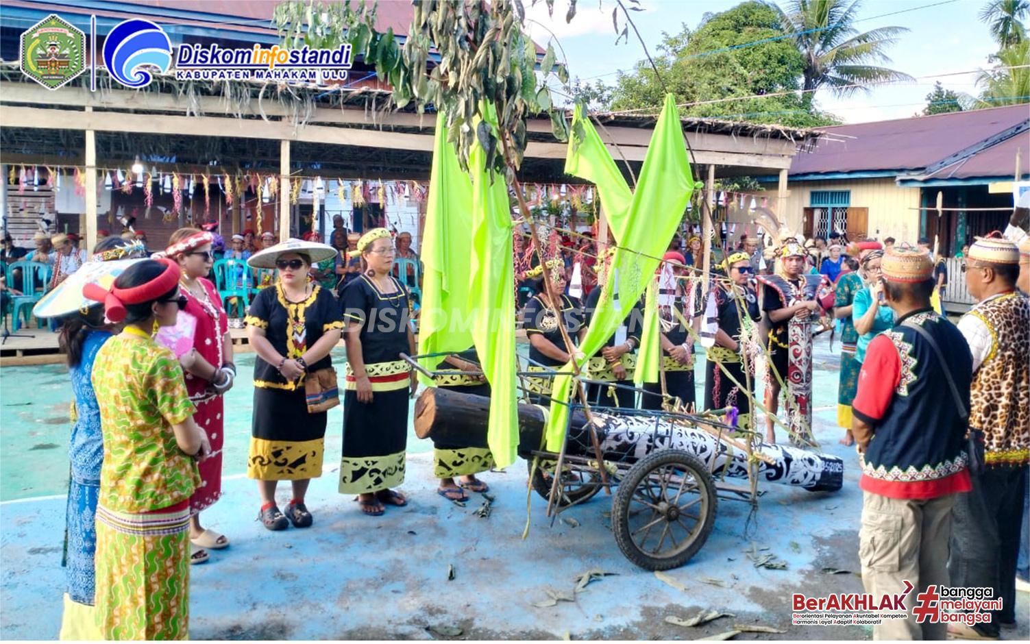 Melihat Festival Adat 'Omin Atun Onam Adet' di Long Apari - wartakubar.id